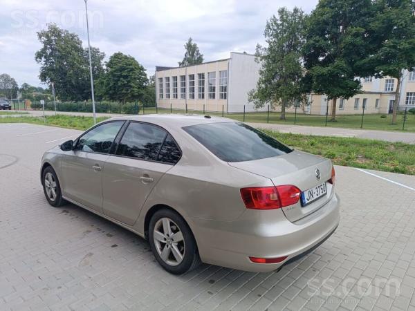 Volkswagen Jetta 2014 Rēzekne, ar dzinēja tilpumu 1.60 L un nobraukumu 298 tūkst. km par 4900 €, foto 4 vietnē AUTOMOTO.COM.LV