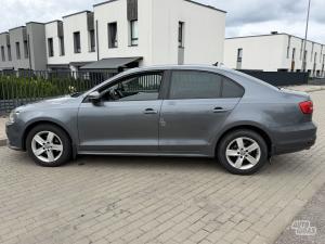 Volkswagen Jetta 2014 in Vilnius, with an engine capacity of 2.00 L and mileage of 380 thousand km for 2500 €, photo 6 on AUTOMOTO.COM.LV