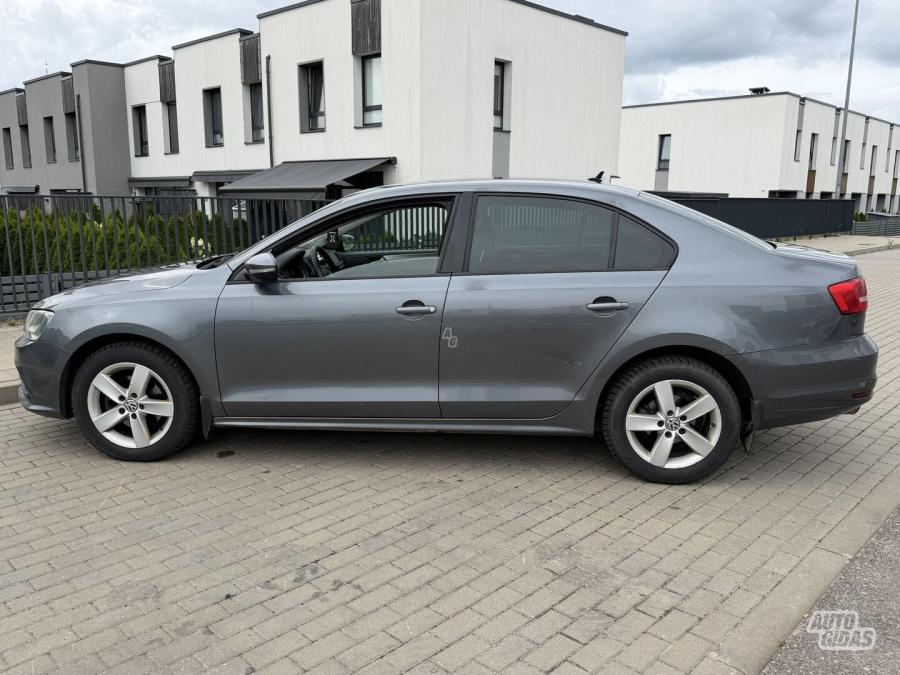 Volkswagen Jetta 2014 in Vilnius, with an engine capacity of 2.00 L and mileage of 380 thousand km for 2500 €, photo 6 on AUTOMOTO.COM.LV