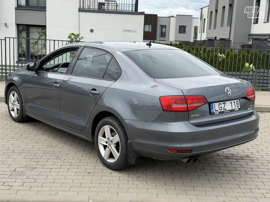 Volkswagen Jetta 2014 in Vilnius, with an engine capacity of 2.00 L and mileage of 380 thousand km for 2500 €, photo 9 on AUTOMOTO.COM.LV