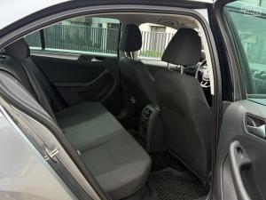 Volkswagen Jetta 2014 in Vilnius, with an engine capacity of 2.00 L and mileage of 380 thousand km for 2500 €, photo 15 on AUTOMOTO.COM.LV