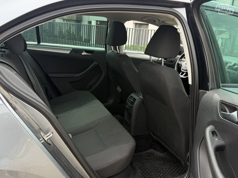 Volkswagen Jetta 2014 in Vilnius, with an engine capacity of 2.00 L and mileage of 380 thousand km for 2500 €, photo 15 on AUTOMOTO.COM.LV