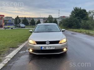 Volkswagen Jetta 2014 in Riga, with an engine capacity of 1.60 L and mileage of 259 thousand km for 4500 €, photo  on AUTOMOTO.COM.LV