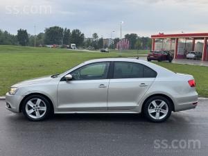 Volkswagen Jetta 2014 in Riga, with an engine capacity of 1.60 L and mileage of 259 thousand km for 4500 €, photo 3 on AUTOMOTO.COM.LV