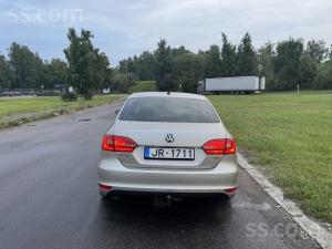 Volkswagen Jetta 2014 in Riga, with an engine capacity of 1.60 L and mileage of 259 thousand km for 4500 €, photo 4 on AUTOMOTO.COM.LV
