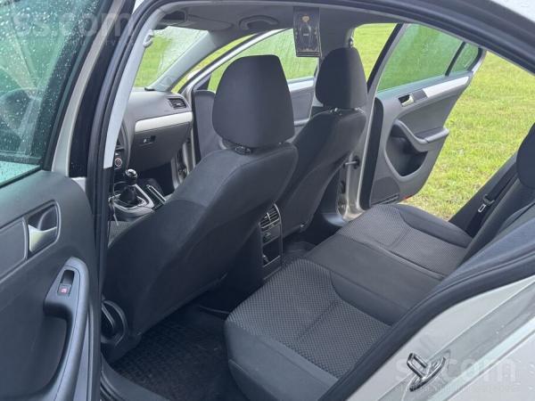 Volkswagen Jetta 2014 in Riga, with an engine capacity of 1.60 L and mileage of 259 thousand km for 4500 €, photo 7 on AUTOMOTO.COM.LV