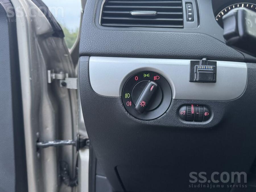 Volkswagen Jetta 2014 in Riga, with an engine capacity of 1.60 L and mileage of 259 thousand km for 4500 €, photo 9 on AUTOMOTO.COM.LV