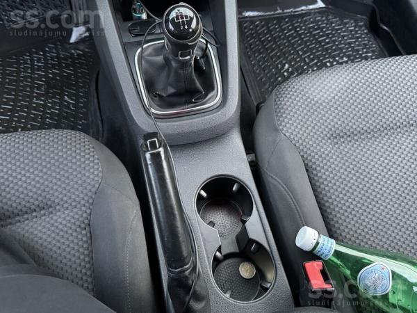 Volkswagen Jetta 2014 in Riga, with an engine capacity of 1.60 L and mileage of 259 thousand km for 4500 €, photo 10 on AUTOMOTO.COM.LV
