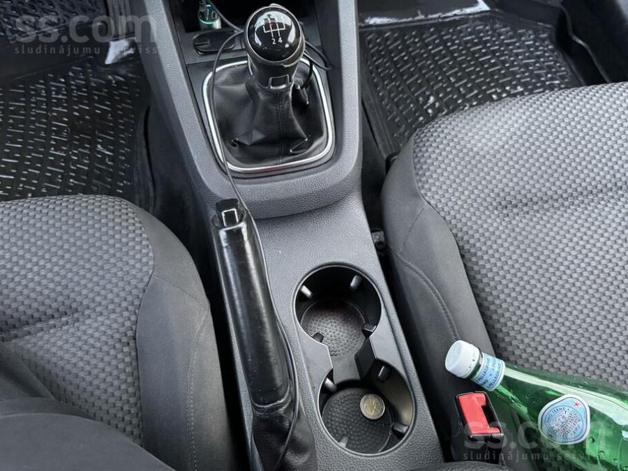 Volkswagen Jetta 2014 in Riga, with an engine capacity of 1.60 L and mileage of 259 thousand km for 4500 €, photo 10 on AUTOMOTO.COM.LV