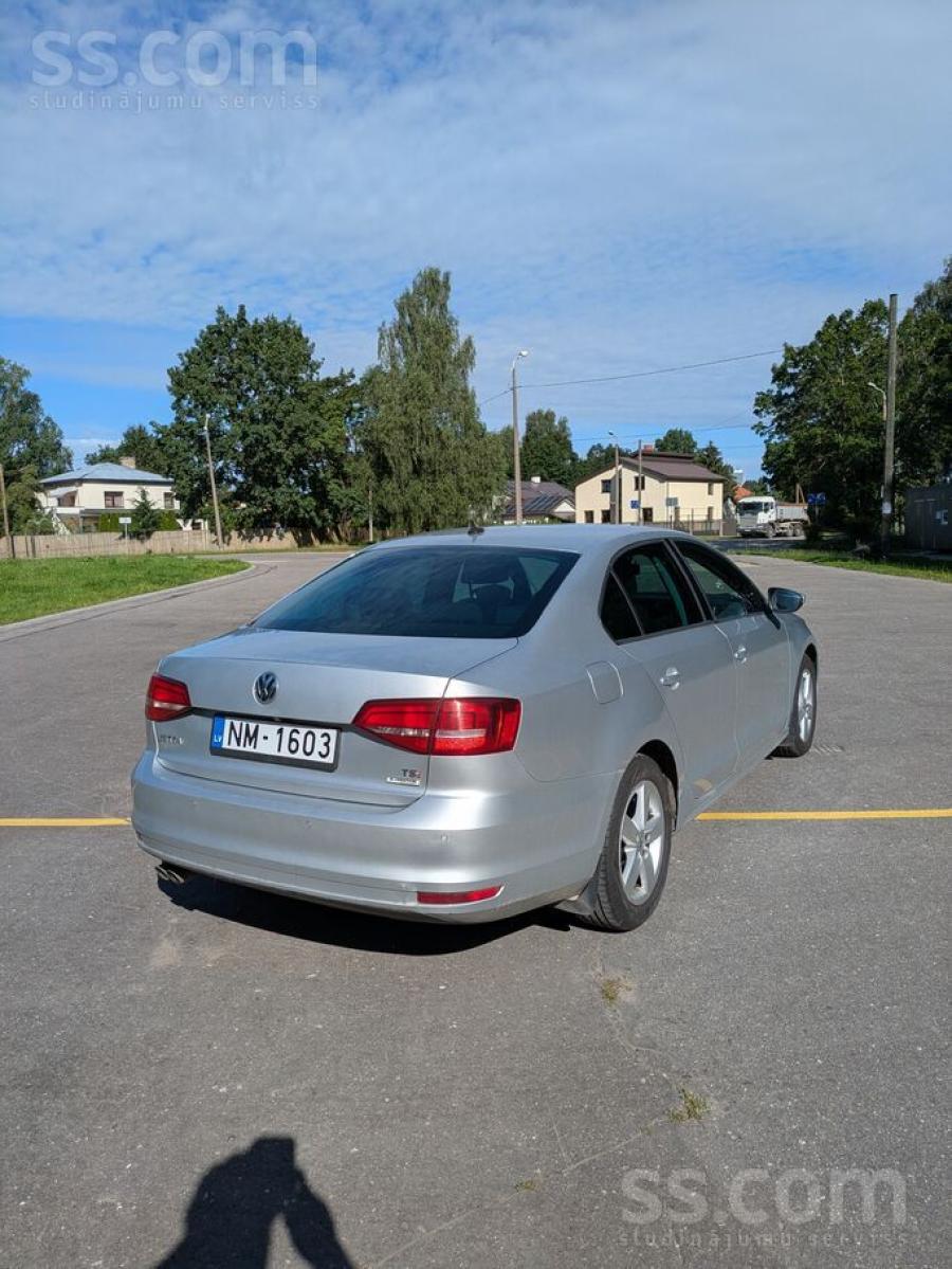 Volkswagen Jetta 2015 in Riga, with an engine capacity of 1.40 L and mileage of 98 thousand km for 5800 €, photo 4 on AUTOMOTO.COM.LV