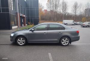 Volkswagen Jetta 2015 Tallina, ar dzinēja tilpumu 1.20 L un nobraukumu 177 tūkst. km par 5700 €, foto 17 vietnē AUTOMOTO.COM.LV
