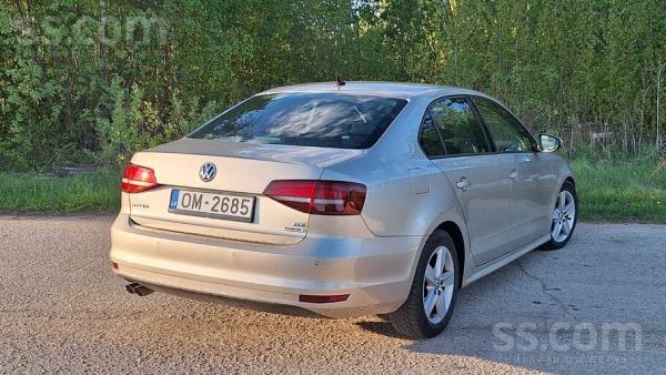 Volkswagen Jetta 2016 in Bauska, with an engine capacity of 2.00 L and mileage of 380 thousand km for 5700 €, photo 4 on AUTOMOTO.COM.LV