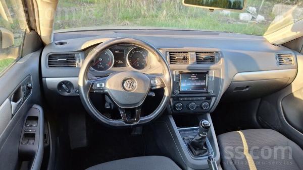 Volkswagen Jetta 2016 in Bauska, with an engine capacity of 2.00 L and mileage of 380 thousand km for 5700 €, photo 5 on AUTOMOTO.COM.LV