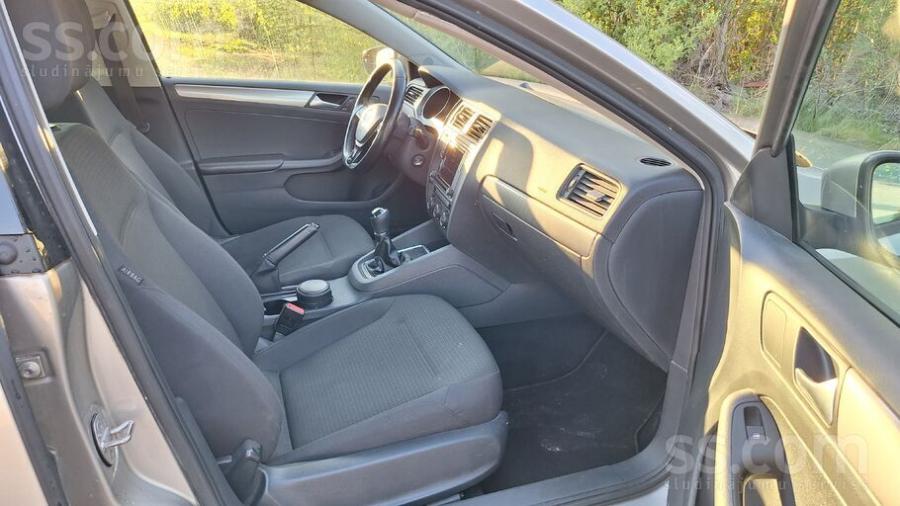 Volkswagen Jetta 2016 in Bauska, with an engine capacity of 2.00 L and mileage of 380 thousand km for 5700 €, photo 17 on AUTOMOTO.COM.LV