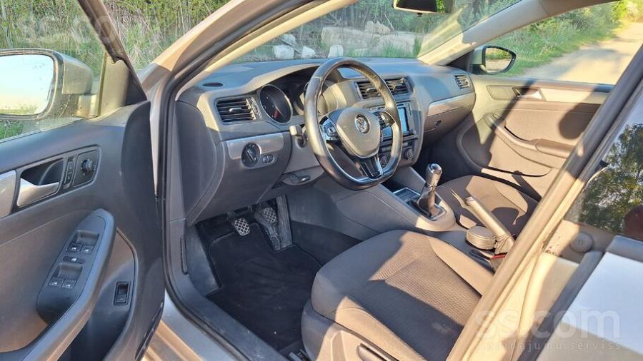 Volkswagen Jetta 2016 in Bauska, with an engine capacity of 2.00 L and mileage of 380 thousand km for 5700 €, photo 18 on AUTOMOTO.COM.LV