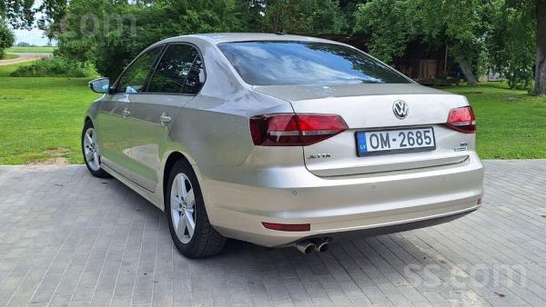 Volkswagen Jetta 2016 in Bauska, with an engine capacity of 2.00 L and mileage of 380 thousand km for 5400 €, photo 4 on AUTOMOTO.COM.LV