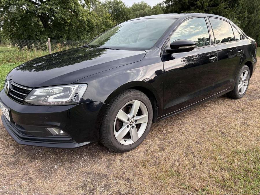 Volkswagen Jetta 2016 in Kaunas, with an engine capacity of 2.00 L and mileage of 364 thousand km for 4949 €, photo 1 on AUTOMOTO.COM.LV