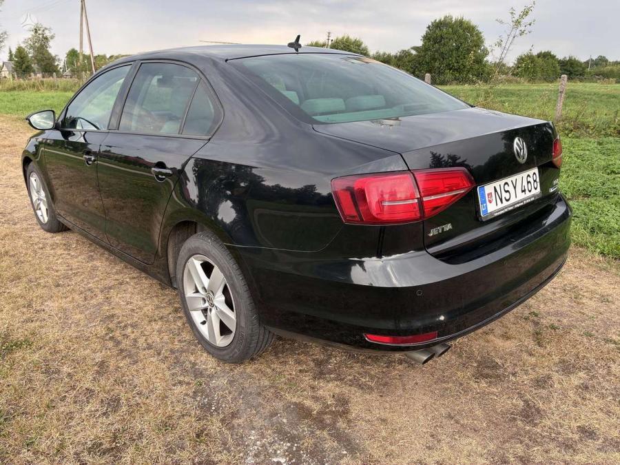 Volkswagen Jetta 2016 in Kaunas, with an engine capacity of 2.00 L and mileage of 364 thousand km for 4949 €, photo 3 on AUTOMOTO.COM.LV