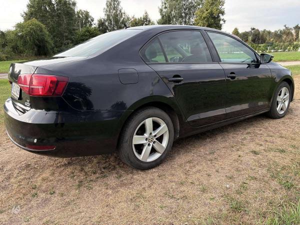 Volkswagen Jetta 2016 in Kaunas, with an engine capacity of 2.00 L and mileage of 364 thousand km for 4949 €, photo 5 on AUTOMOTO.COM.LV