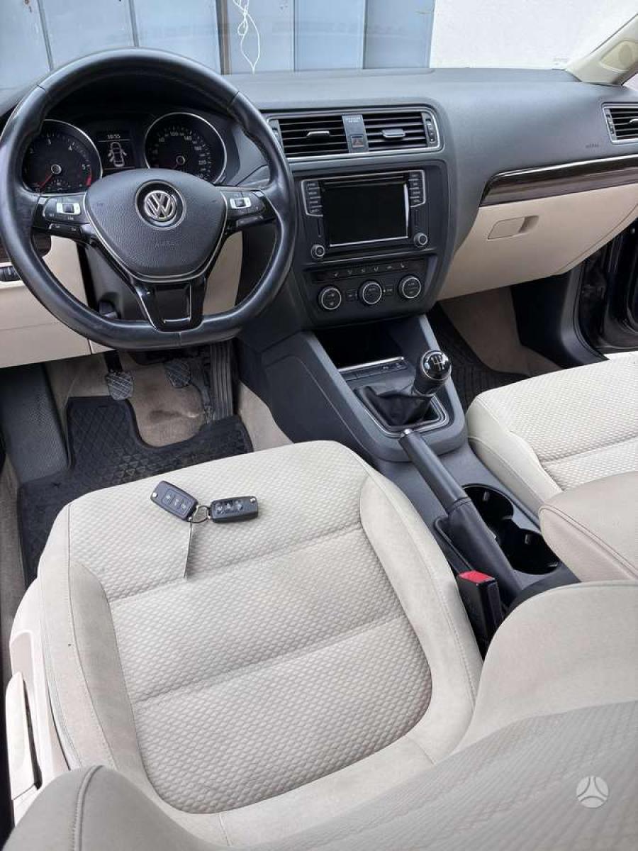 Volkswagen Jetta 2016 in Kaunas, with an engine capacity of 2.00 L and mileage of 364 thousand km for 4949 €, photo 14 on AUTOMOTO.COM.LV