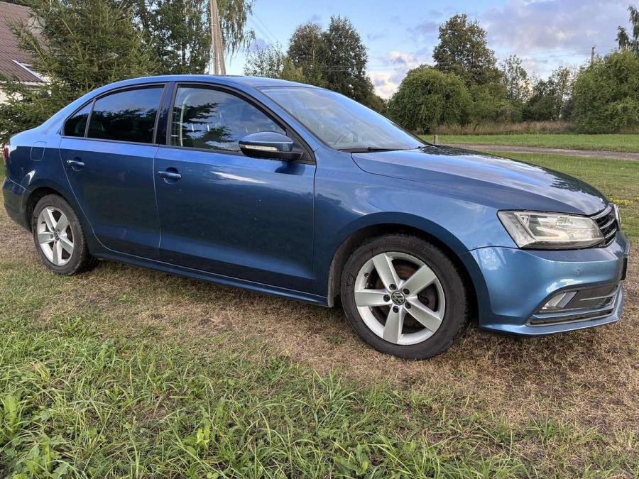 Volkswagen Jetta 2016 in Kaunas, with an engine capacity of 1.97 L and mileage of 279 thousand km for 4995 €, photo 4 on AUTOMOTO.COM.LV
