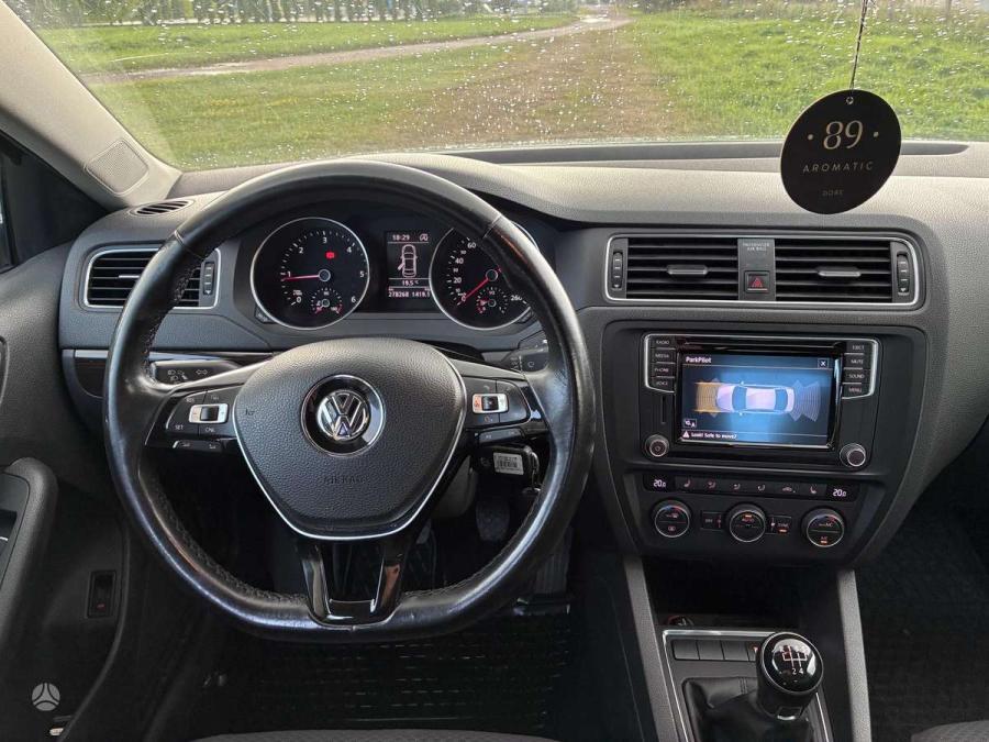 Volkswagen Jetta 2016 in Kaunas, with an engine capacity of 1.97 L and mileage of 279 thousand km for 4995 €, photo 7 on AUTOMOTO.COM.LV