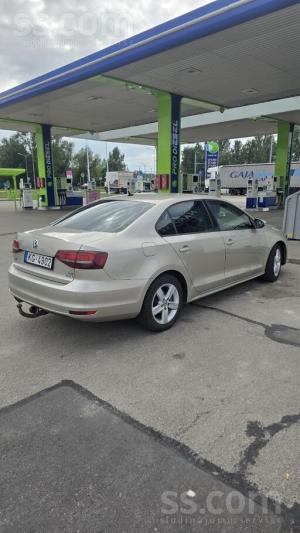Volkswagen Jetta 2016 Rīga, ar dzinēja tilpumu 2.00 L un nobraukumu 230 tūkst. km par 3500 €, foto 4 vietnē AUTOMOTO.COM.LV