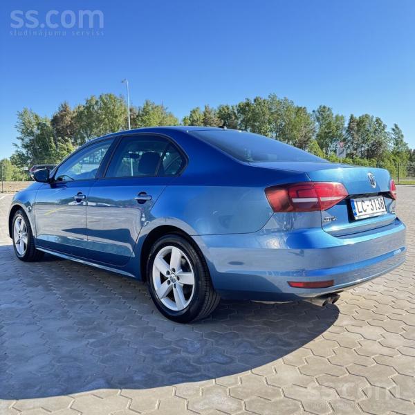 Volkswagen Jetta 2018 Rīga, ar dzinēja tilpumu 2.00 L un nobraukumu 190 tūkst. km par 7950 €, foto 4 vietnē AUTOMOTO.COM.LV