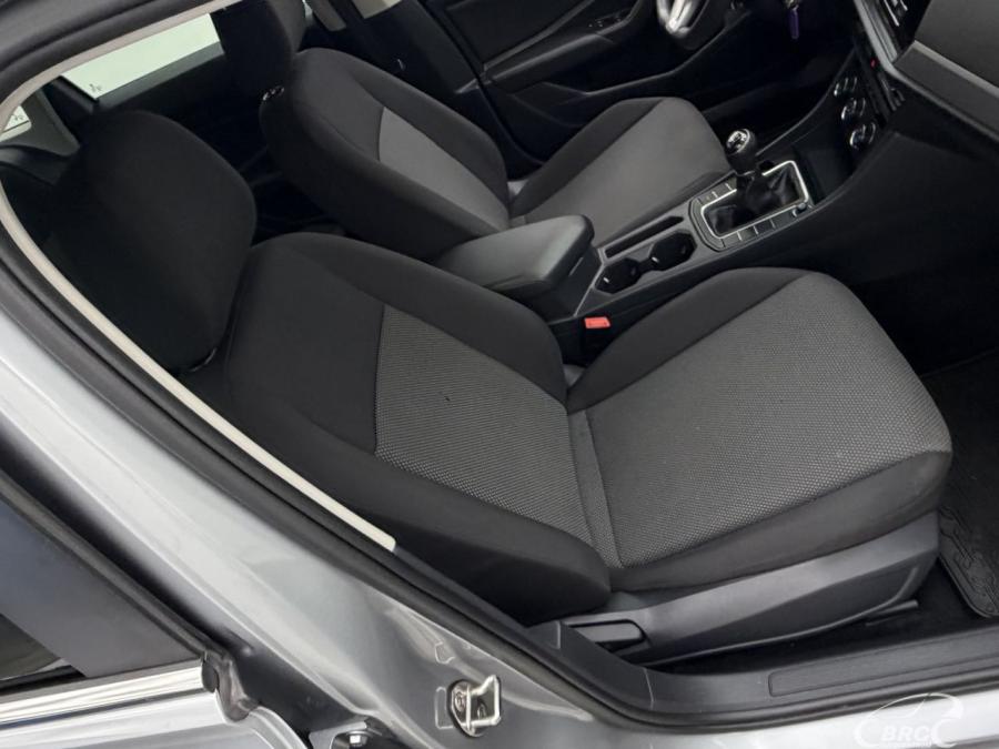 Volkswagen Jetta 2019 in Vilnius, with an engine capacity of 1.39 L and mileage of 235 thousand km for 7400 €, photo 6 on AUTOMOTO.COM.LV