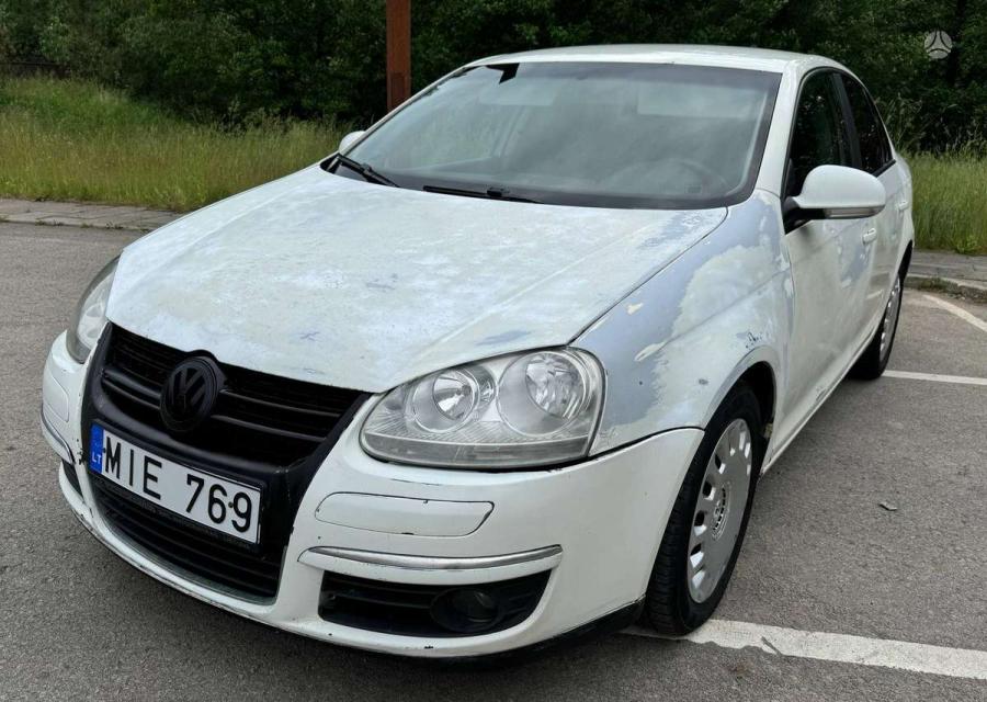 Balts Volkswagen Jetta 2007 Viļņa, ar dzinēja tilpumu 1.90 L un nobraukumu 400 tūkst. km par 699 €, foto 1 vietnē AUTOMOTO.COM.LV
