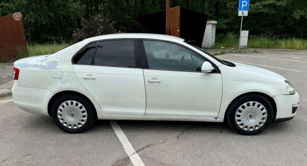 Balts Volkswagen Jetta 2007 Viļņa, ar dzinēja tilpumu 1.90 L un nobraukumu 400 tūkst. km par 699 €, foto 3 vietnē AUTOMOTO.COM.LV
