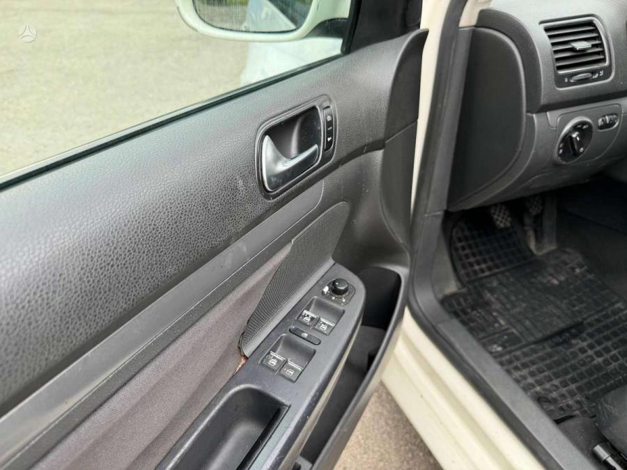 Balts Volkswagen Jetta 2007 Viļņa, ar dzinēja tilpumu 1.90 L un nobraukumu 400 tūkst. km par 699 €, foto 12 vietnē AUTOMOTO.COM.LV