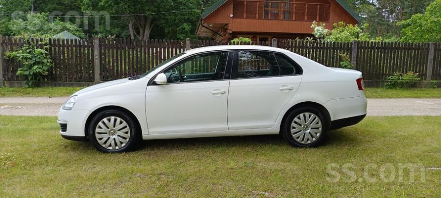 White Volkswagen Jetta 2010 in Jurmala, with an engine capacity of 1.40 L and mileage of 198 thousand km for 1998 €, photo 4 on AUTOMOTO.COM.LV