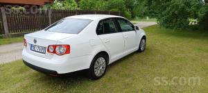 White Volkswagen Jetta 2010 in Jurmala, with an engine capacity of 1.40 L and mileage of 198 thousand km for 1998 €, photo 6 on AUTOMOTO.COM.LV