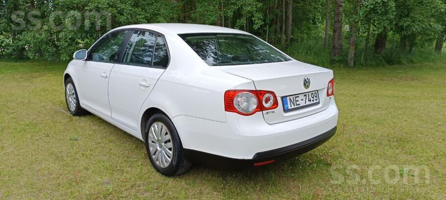 White Volkswagen Jetta 2010 in Jurmala, with an engine capacity of 1.40 L and mileage of 198 thousand km for 1998 €, photo 7 on AUTOMOTO.COM.LV