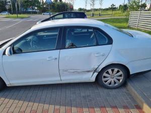 Белый Фольксваген Джетта 2010 в Вильнюс, объемом двигателя 1.60 л и пробегом 227 тыс. км за 1000 €, фото 4 на AUTOMOTO.COM.LV