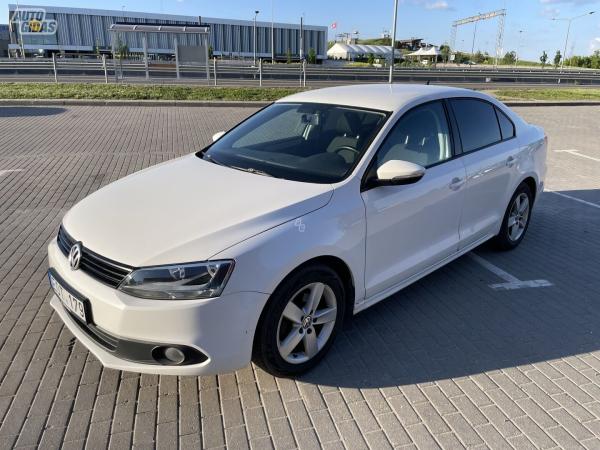 Balts Volkswagen Jetta 2011 Viļņa, ar dzinēja tilpumu 1.20 L un nobraukumu 263 tūkst. km par 3300 €, foto 2 vietnē AUTOMOTO.COM.LV