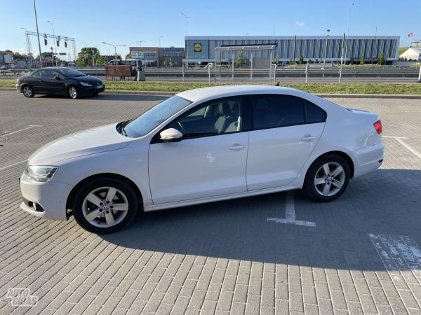 Balts Volkswagen Jetta 2011 Viļņa, ar dzinēja tilpumu 1.20 L un nobraukumu 263 tūkst. km par 3300 €, foto 3 vietnē AUTOMOTO.COM.LV