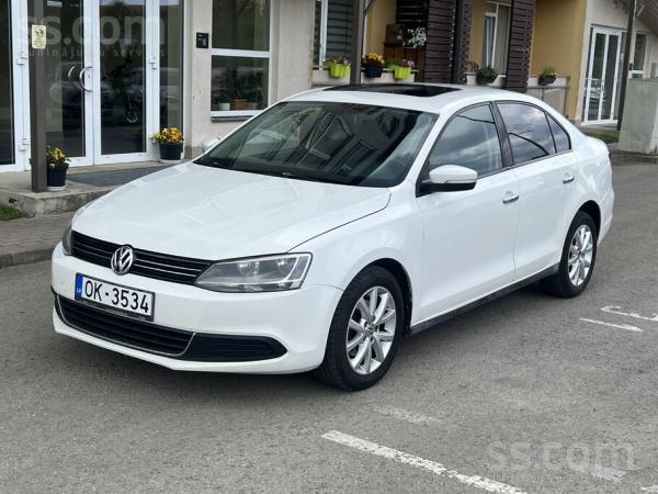 Balts Volkswagen Jetta 2011 Rīga, ar dzinēja tilpumu 2.50 L un nobraukumu 158 tūkst. km par 2700 €, foto 1 vietnē AUTOMOTO.COM.LV