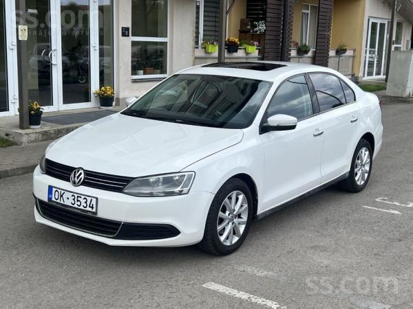 Balts Volkswagen Jetta 2011 Rīga, ar dzinēja tilpumu 2.50 L un nobraukumu 158 tūkst. km par 2700 €, foto 2 vietnē AUTOMOTO.COM.LV