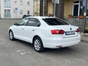 Balts Volkswagen Jetta 2011 Rīga, ar dzinēja tilpumu 2.50 L un nobraukumu 158 tūkst. km par 2700 €, foto 5 vietnē AUTOMOTO.COM.LV