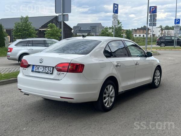 Balts Volkswagen Jetta 2011 Rīga, ar dzinēja tilpumu 2.50 L un nobraukumu 158 tūkst. km par 2700 €, foto 5 vietnē AUTOMOTO.COM.LV