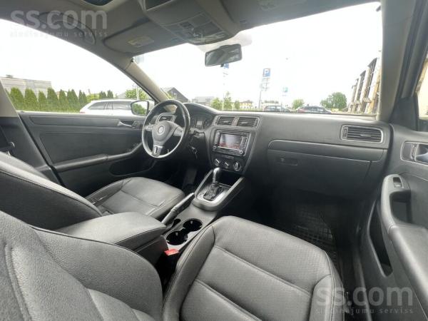 Balts Volkswagen Jetta 2011 Rīga, ar dzinēja tilpumu 2.50 L un nobraukumu 158 tūkst. km par 2700 €, foto 6 vietnē AUTOMOTO.COM.LV
