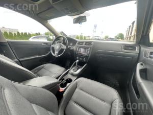 Balts Volkswagen Jetta 2011 Rīga, ar dzinēja tilpumu 2.50 L un nobraukumu 158 tūkst. km par 2700 €, foto 7 vietnē AUTOMOTO.COM.LV