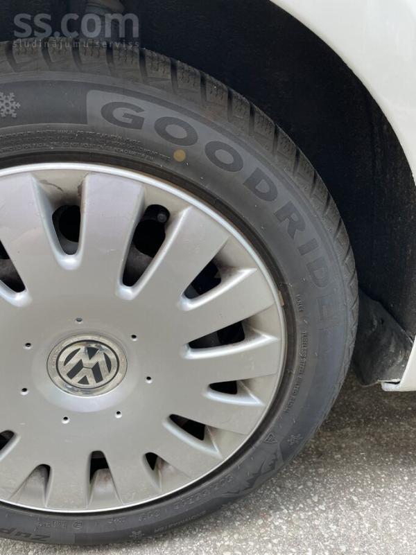 White Volkswagen Jetta 2011 in Jurmala, with an engine capacity of 1.60 L and mileage of 227 thousand km for 2500 €, photo 6 on AUTOMOTO.COM.LV