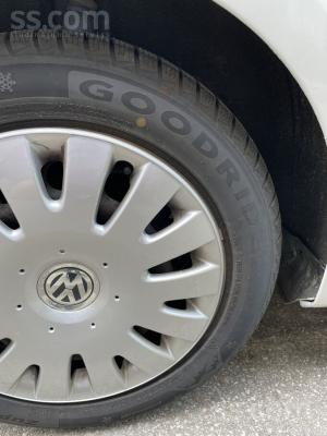 White Volkswagen Jetta 2011 in Jurmala, with an engine capacity of 1.60 L and mileage of 227 thousand km for 2500 €, photo 7 on AUTOMOTO.COM.LV