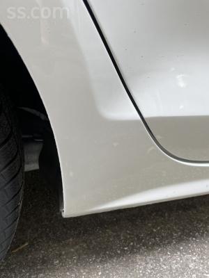White Volkswagen Jetta 2011 in Jurmala, with an engine capacity of 1.60 L and mileage of 227 thousand km for 2500 €, photo 10 on AUTOMOTO.COM.LV