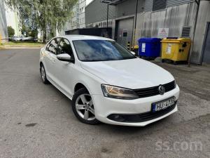 White Volkswagen Jetta 2011 in Jelgava, with an engine capacity of 1.60 L and mileage of 297 thousand km for 3480 €, photo  on AUTOMOTO.COM.LV