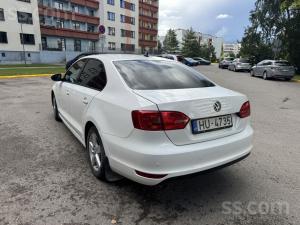 Белый Фольксваген Джетта 2011 в Елгава, объемом двигателя 1.60 л и пробегом 297 тыс. км за 3480 €, фото 6 на AUTOMOTO.COM.LV