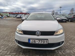 White Volkswagen Jetta 2012 in Riga, with an engine capacity of 1.20 L and mileage of 250 thousand km for 3200 €, photo 2 on AUTOMOTO.COM.LV